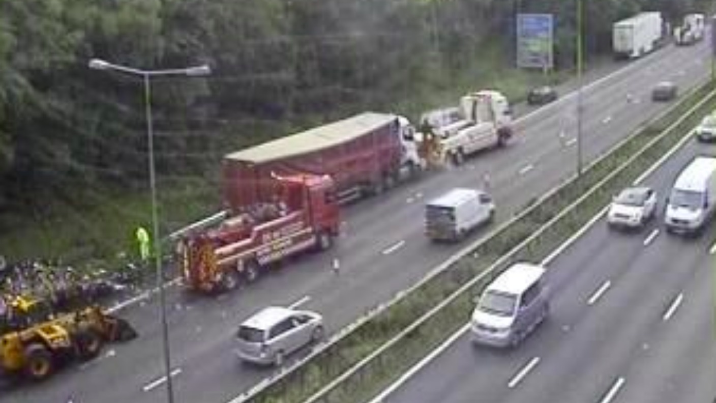 Three hour delays on M6 after accident | ITV News Central