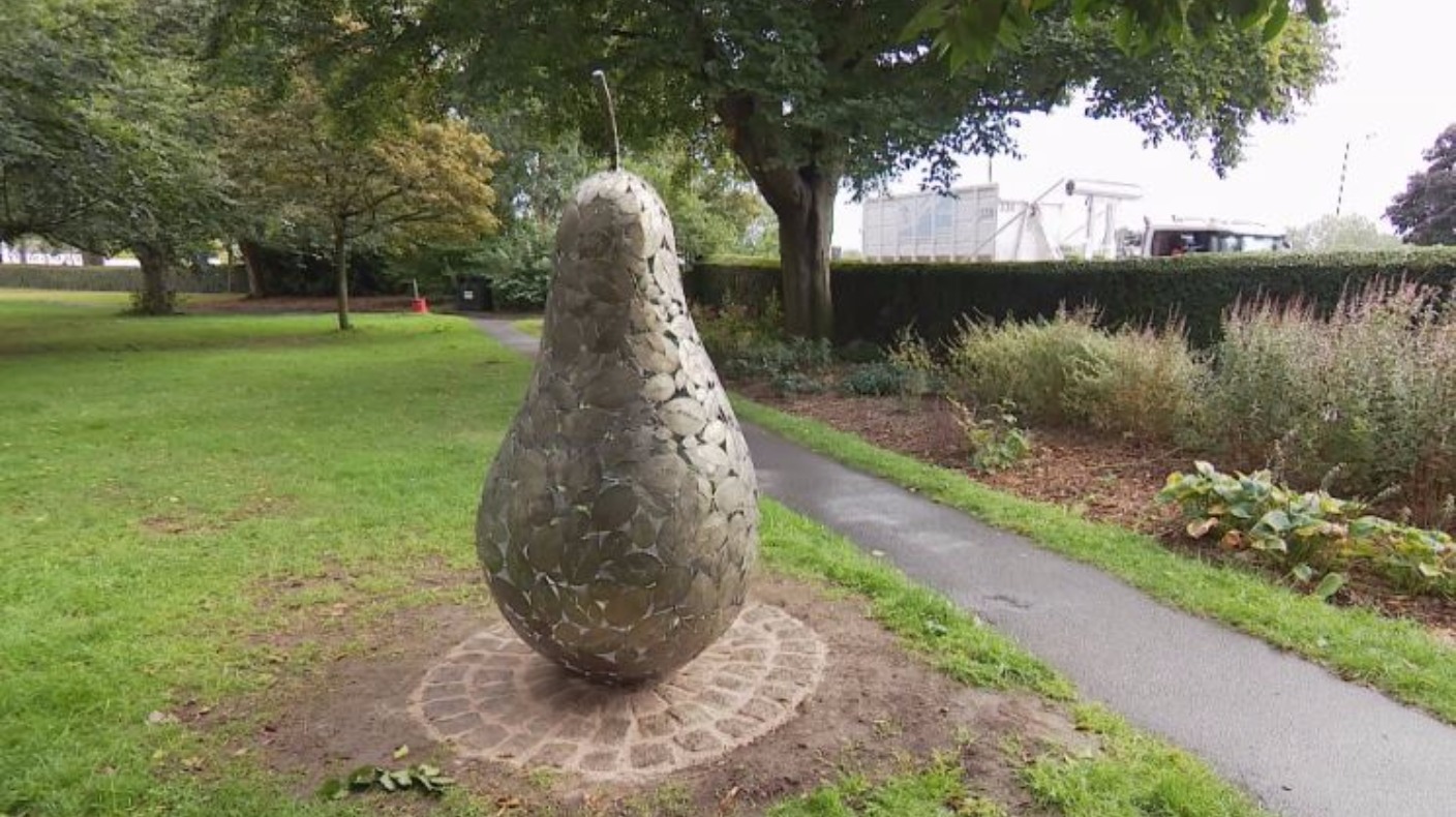 Human-sized pear is unveiled in Worcester | ITV News Central