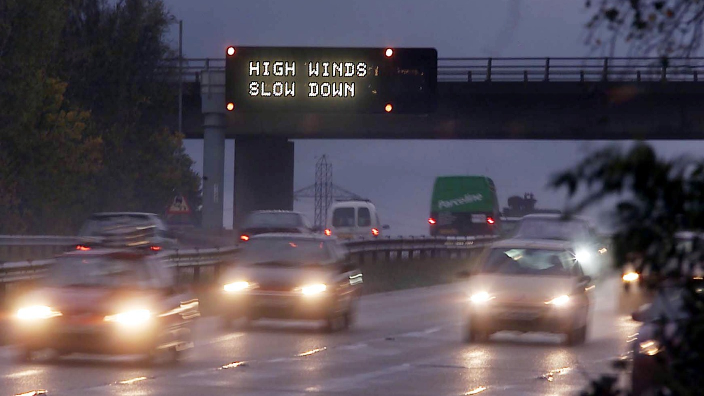 Highways England warn M27 and QEII bridge hit by weather | ITV News ...