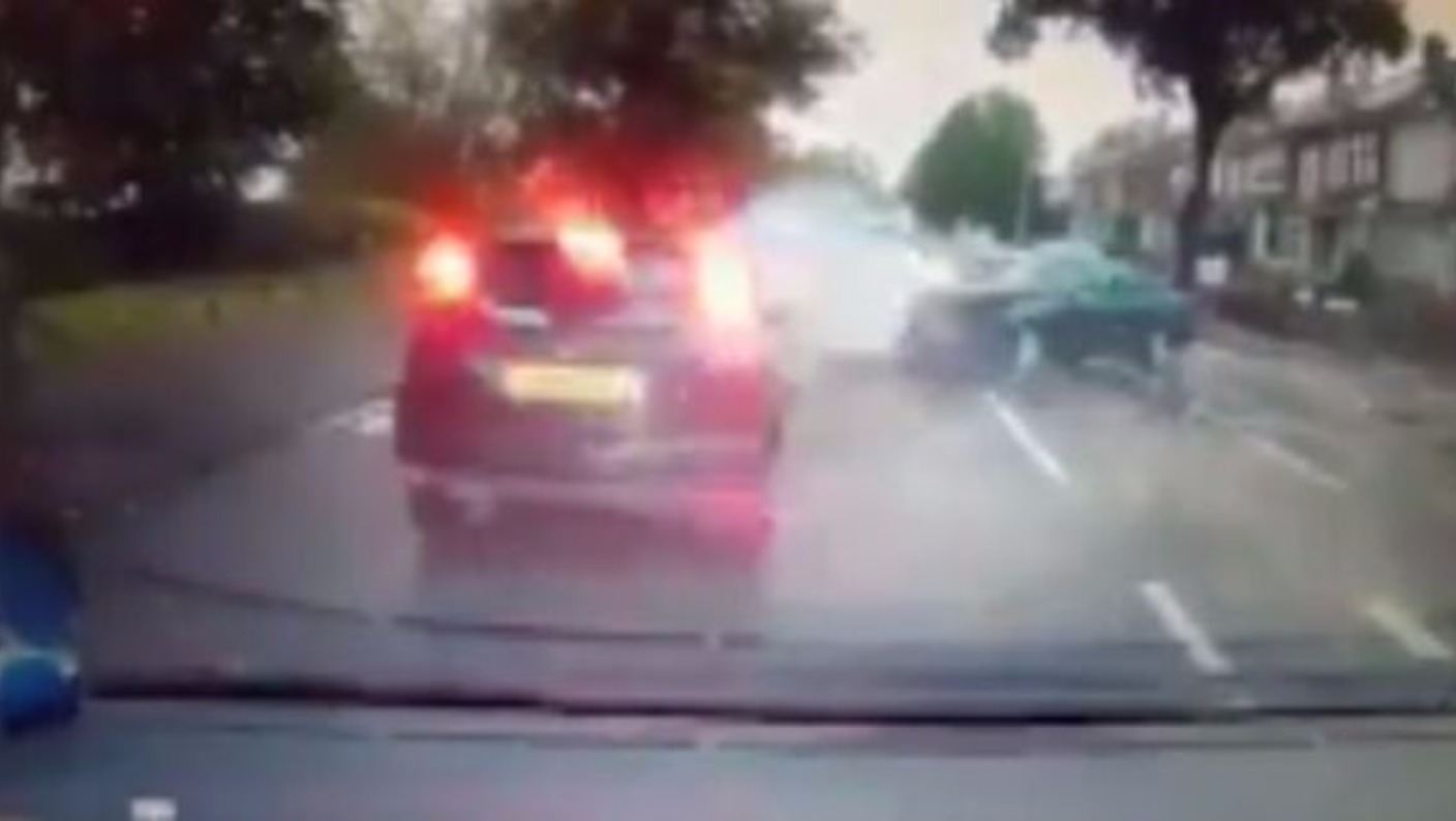 Dashcam footage shows terrifying four car collision in heavy rain | ITV ...