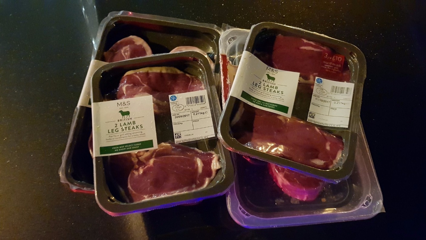 Suspected meat thief offers goods to undercover police | ITV News London