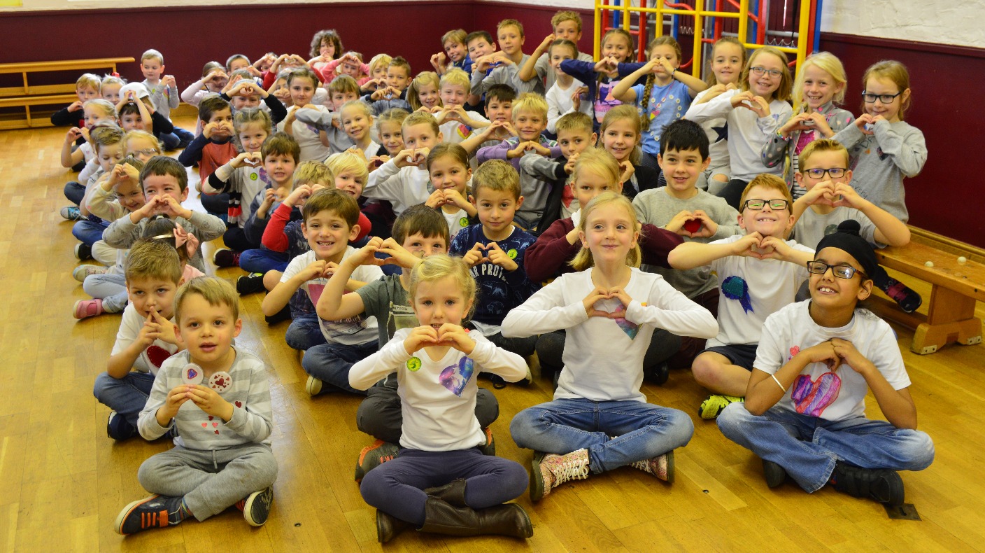 Three schools celebrate new defibrillators thanks to young fashion ...