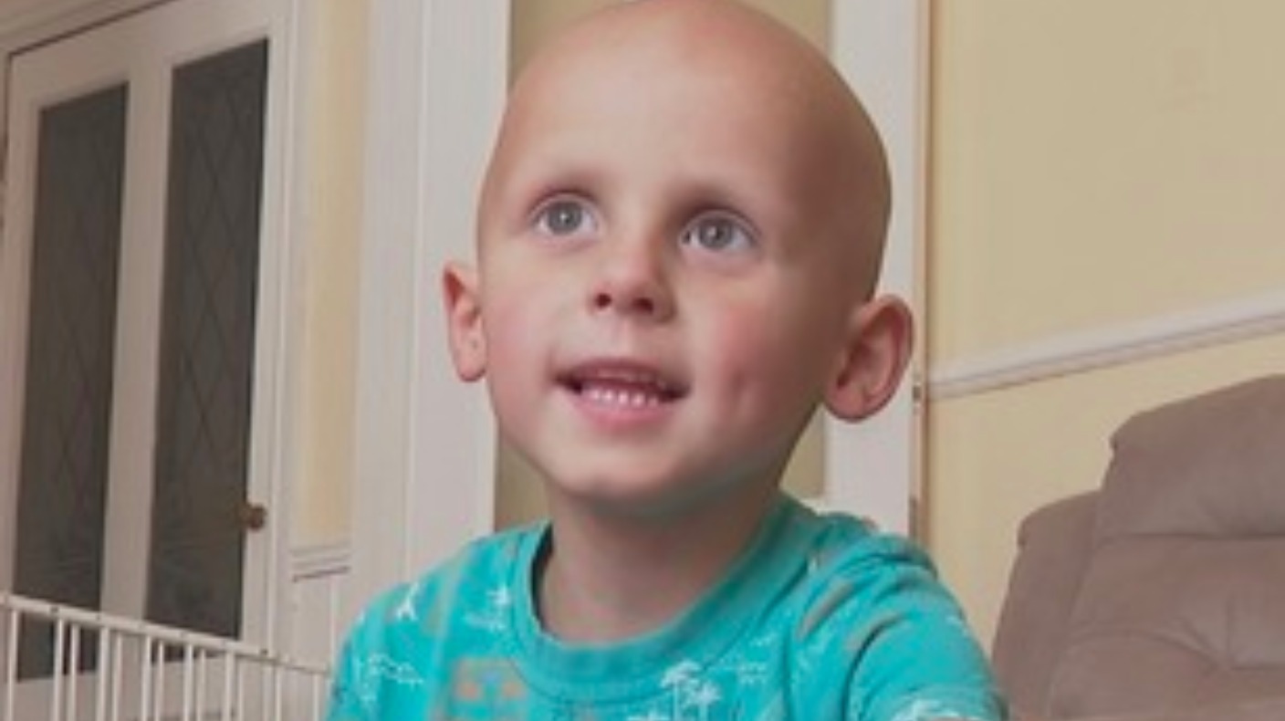 Russell Crowe praises Leeds United players and staff as they donate ...