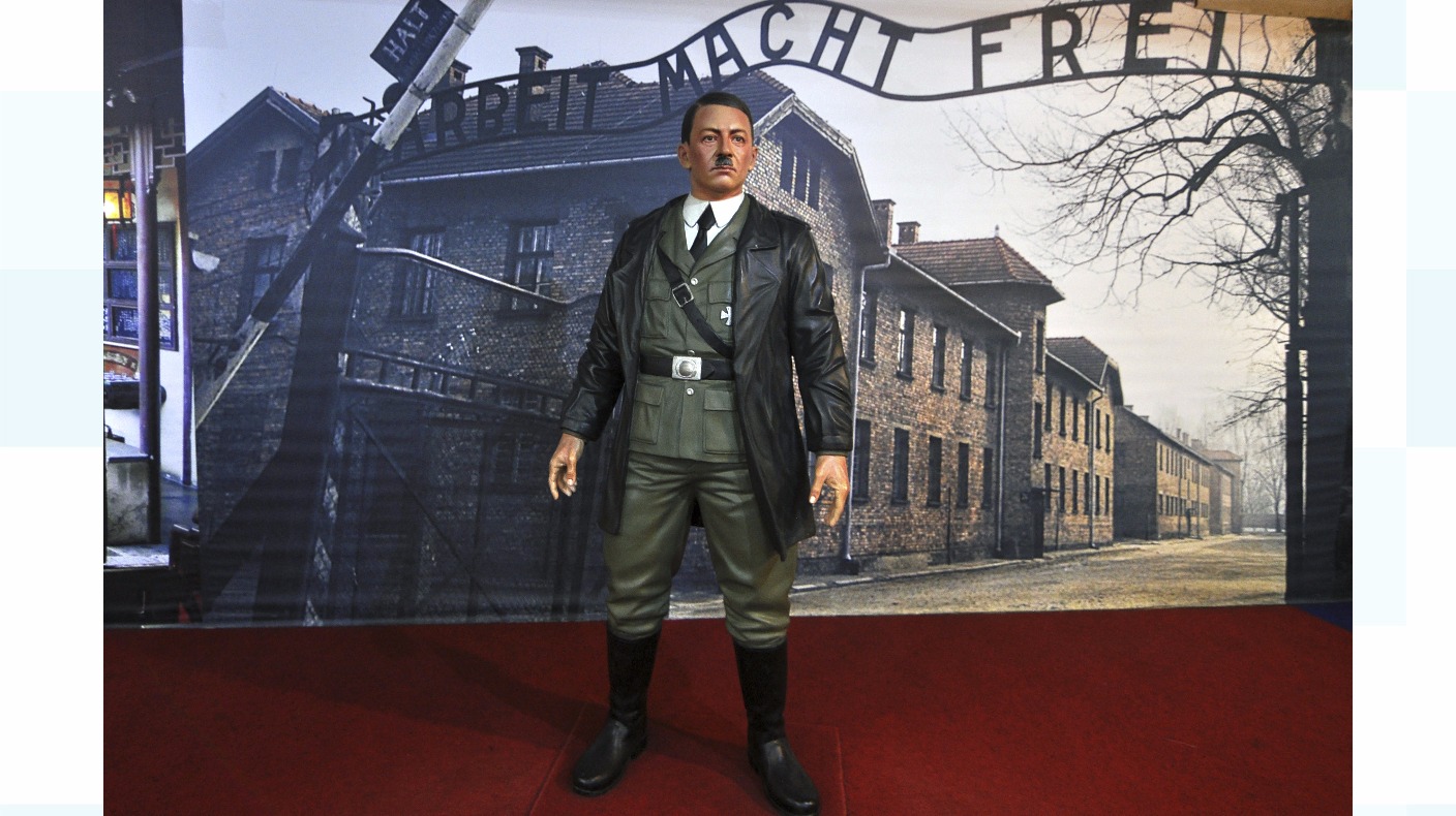 Museum removes Adolf Hitler 'selfie' waxwork model | ITV News