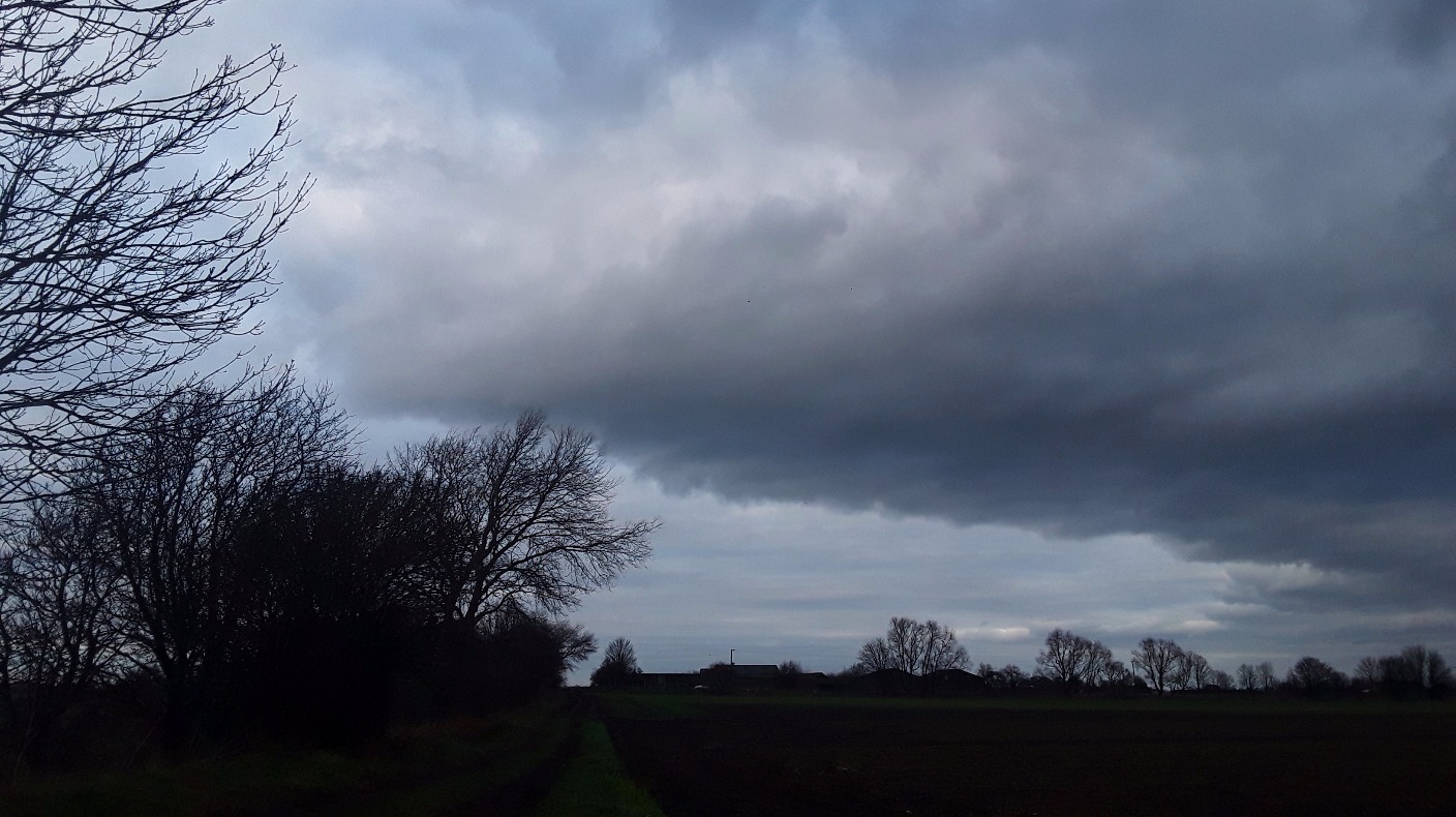 Anglia Weather: Becoming windy with rain by morning | ITV News Anglia