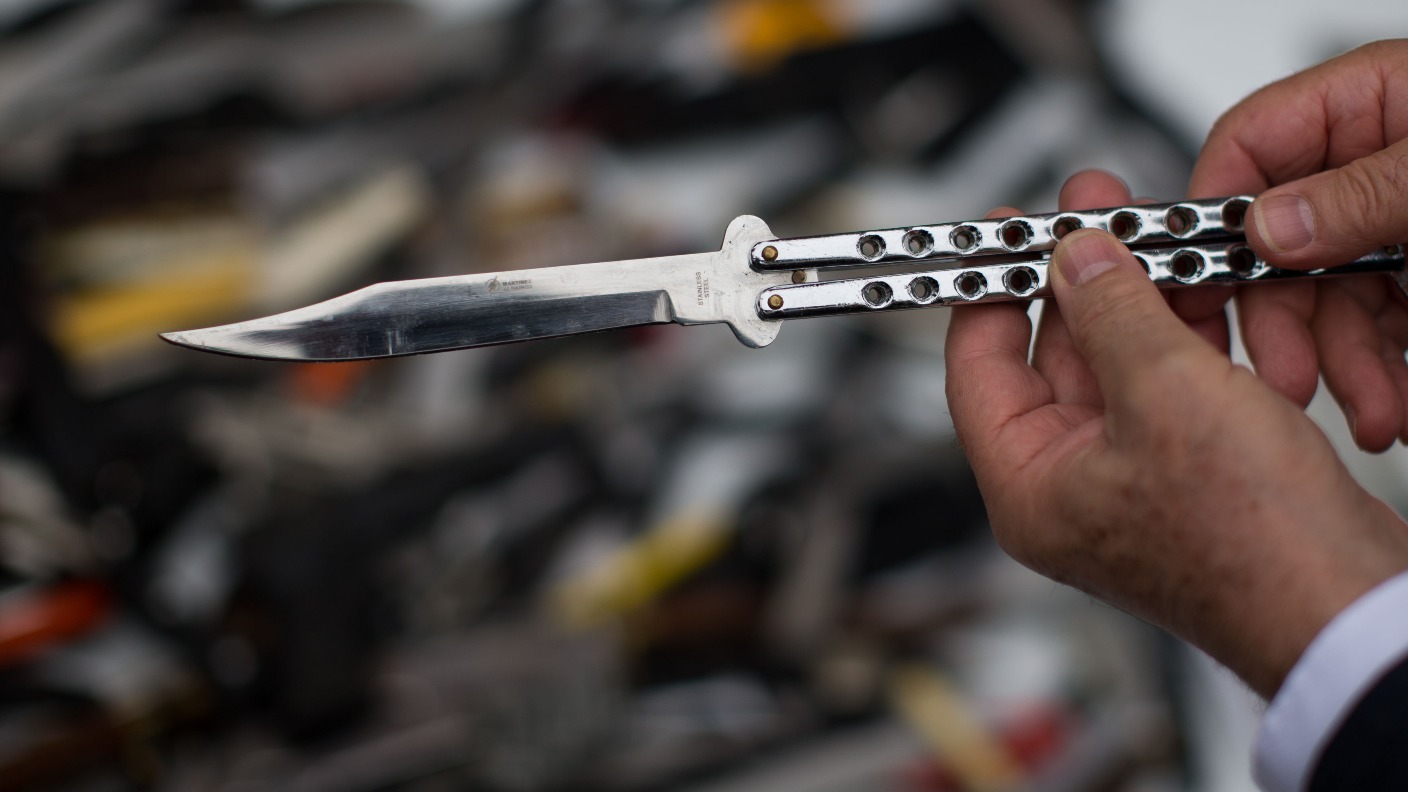 Knife wands handed out to Liverpool city centre bars and clubs | ITV ...