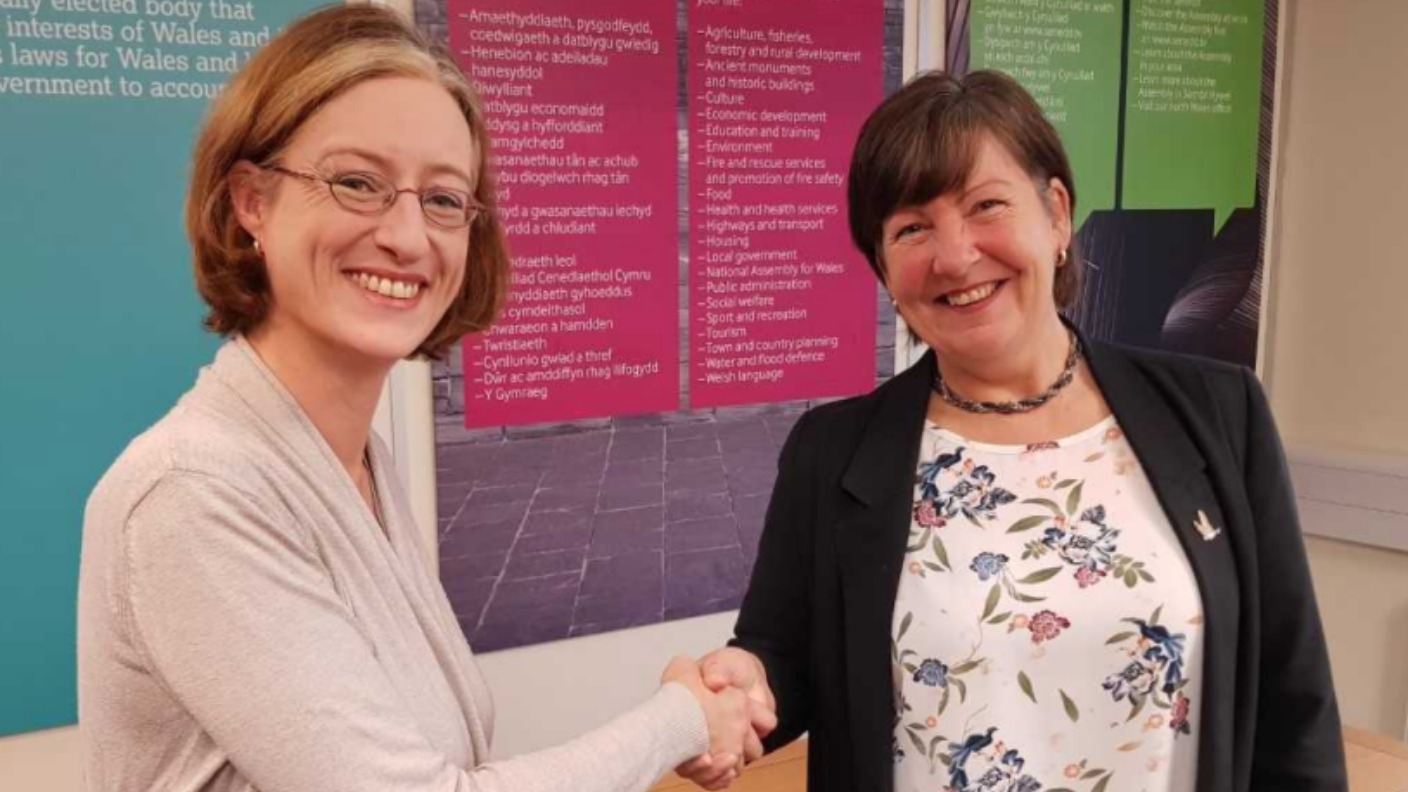 Mandy Jones sworn in as new UKIP AM for North Wales | ITV News Wales