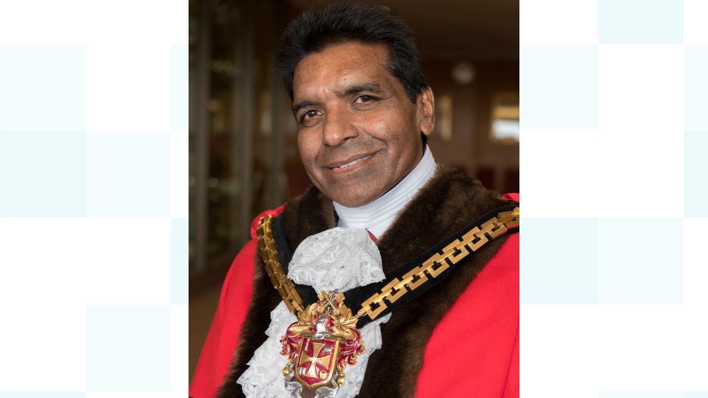 Tributes paid to Wolverhampton Mayor who has died, aged 59 | ITV News ...