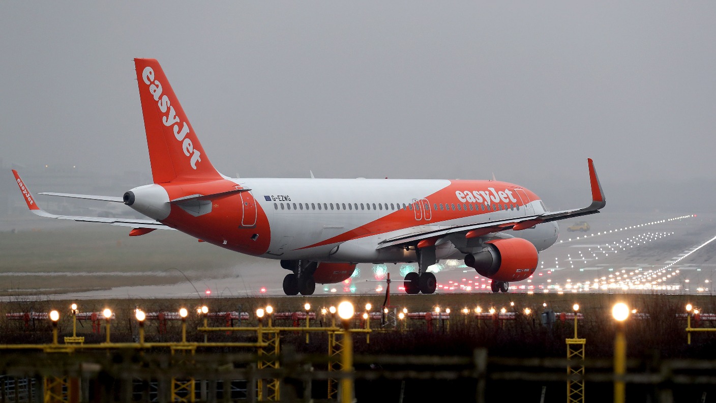 EasyJet flight from Edinburgh to Stansted struck by lightning | ITV News