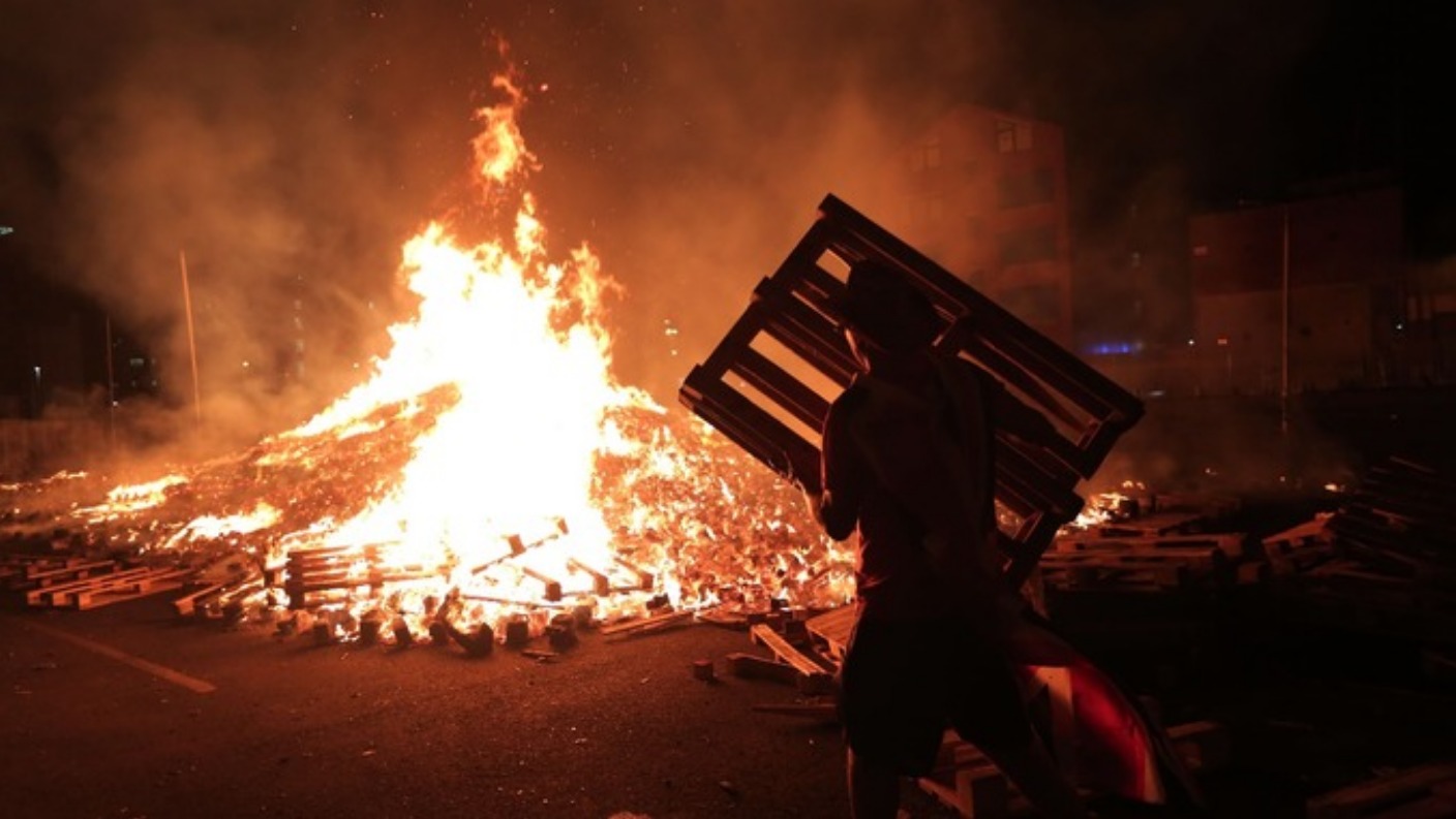 Council votes in favour of bonfire permit scheme | UTV | ITV News