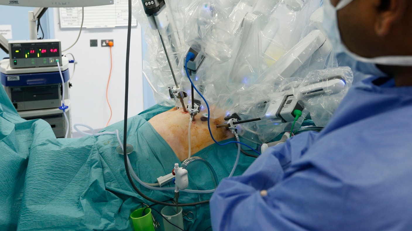 Bowel cancer patient receives rare double robotic surgery | ITV News London