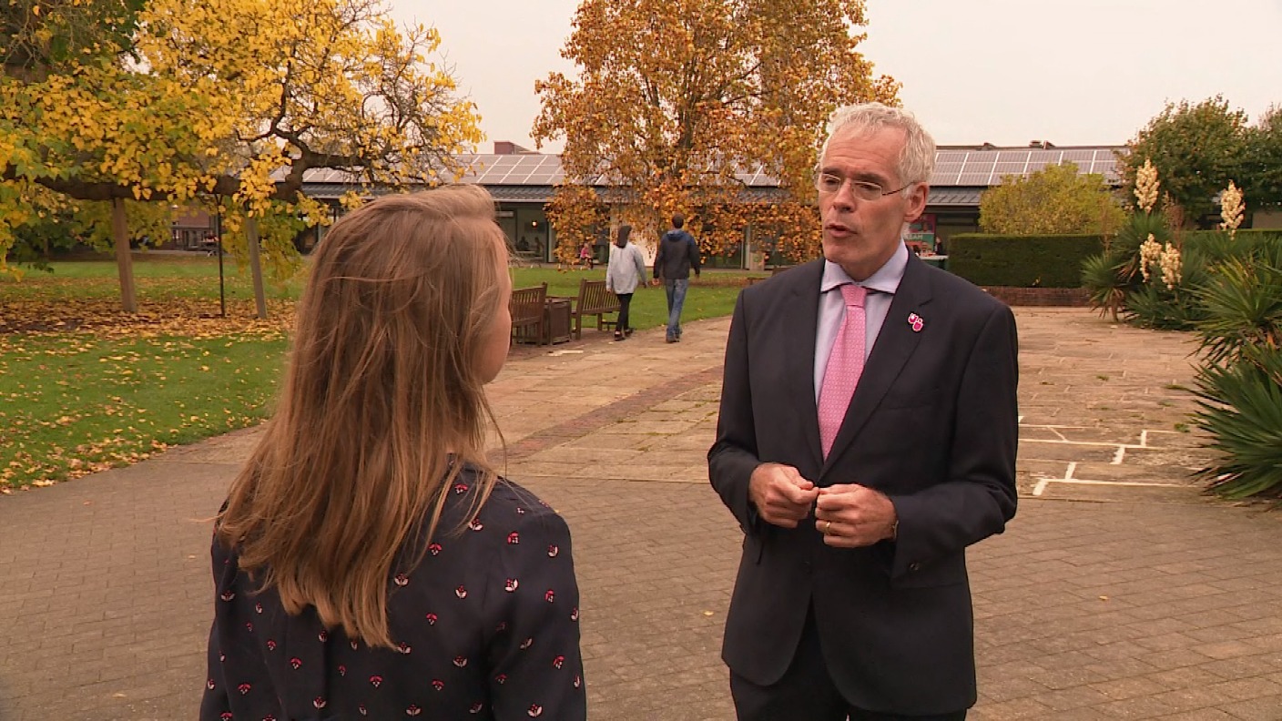 Open University staff call for vice-chancellor Peter Horrocks to resign ...