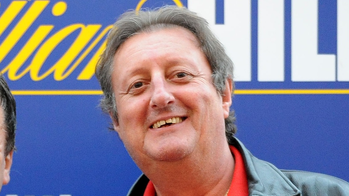 Darts legend Eric Bristow dies aged 60 | ITV News