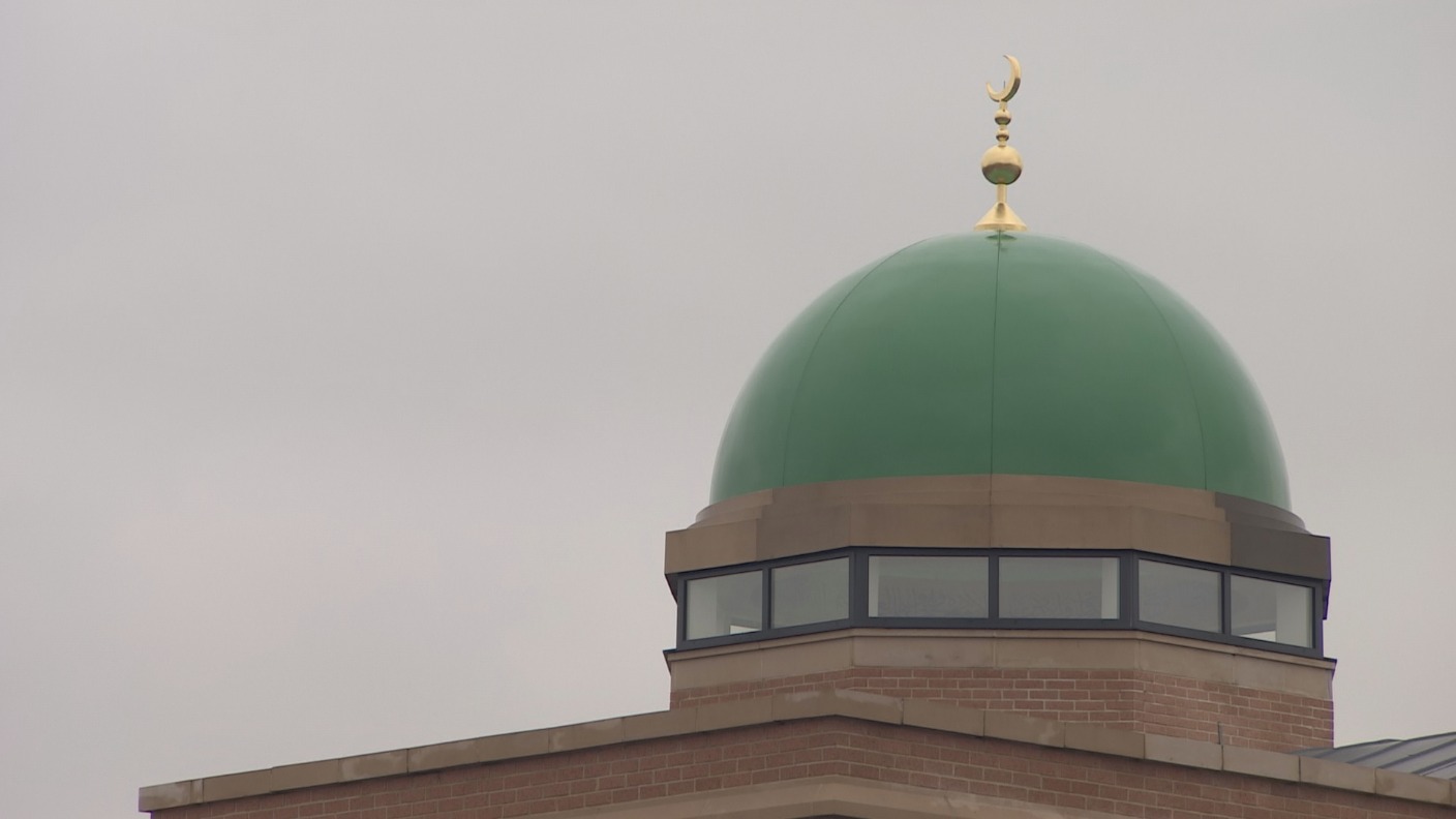 Lincolnshire's first purpose built mosque opens | ITV News Calendar