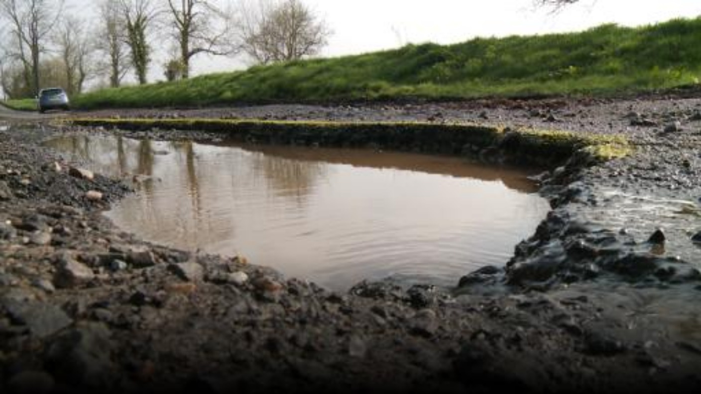 Potholes on country road raise safety concerns | ITV News Central