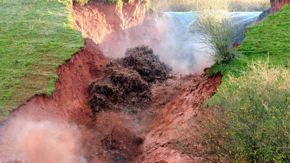 Meeting held to raise funds for collapsed canal | ITV News West Country