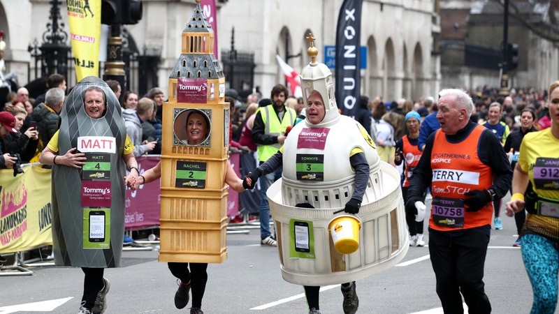 London Marathon runners face hottest race on record | ITV News