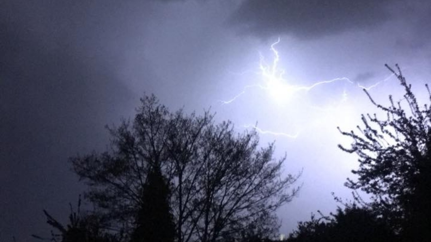 Your pictures: Lightning strikes over Hampshire | ITV News Meridian
