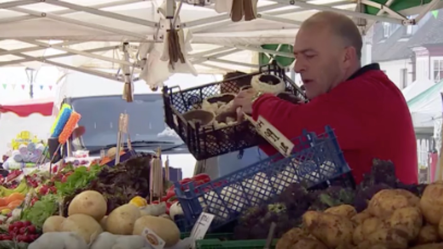 Market trader told to shout quietly and mellow his bellow | ITV News ...
