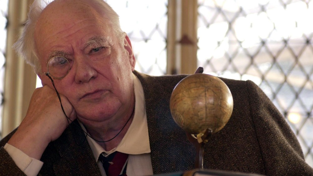 The Sky At Night's Sir Patrick Moore dies aged 89 | ITV News