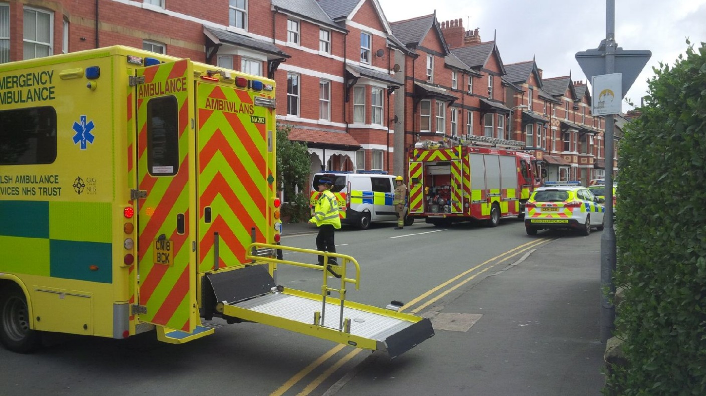 Police cordon off Colwyn Bay roads during ongoing incident | ITV News Wales