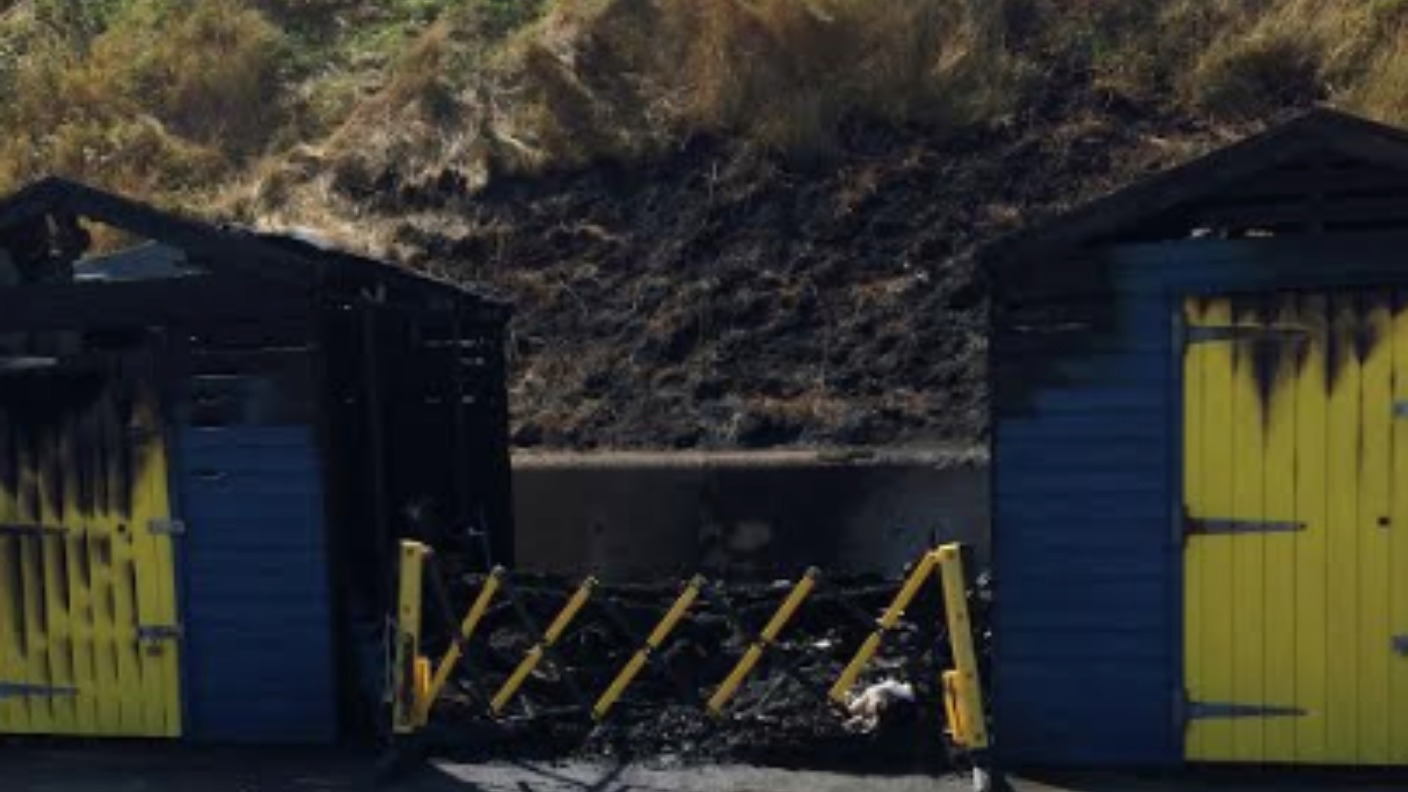Beach huts destroyed in fire | ITV News Meridian