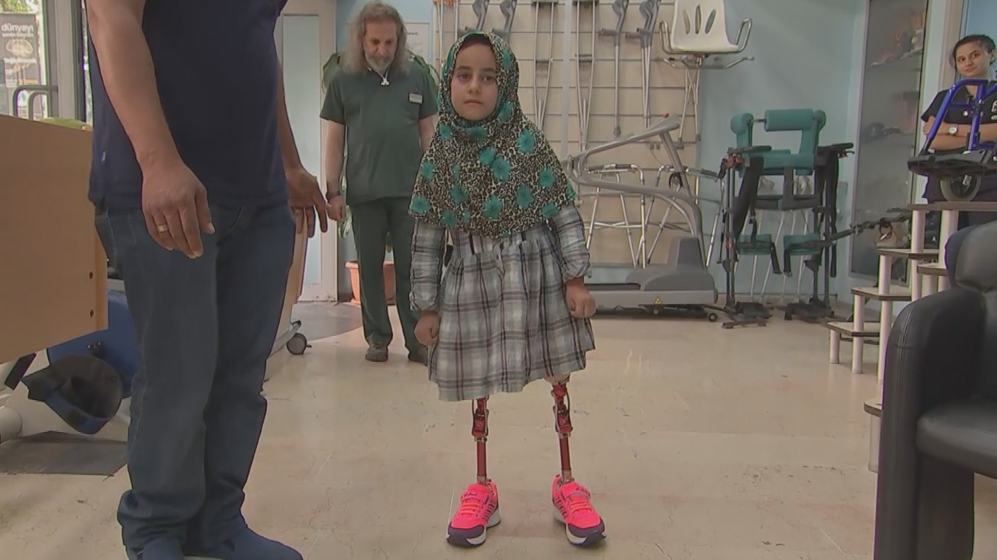 Born without legs, Syrian refugee Maya Meri takes her first unaided ...