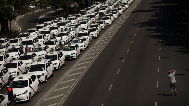 Traffic jammed as Spanish taxi driver strike continues | ITV News