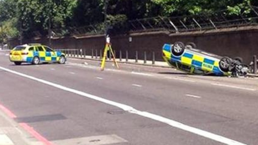 Police car in chase overturns outside Buckingham Palace | ITV News
