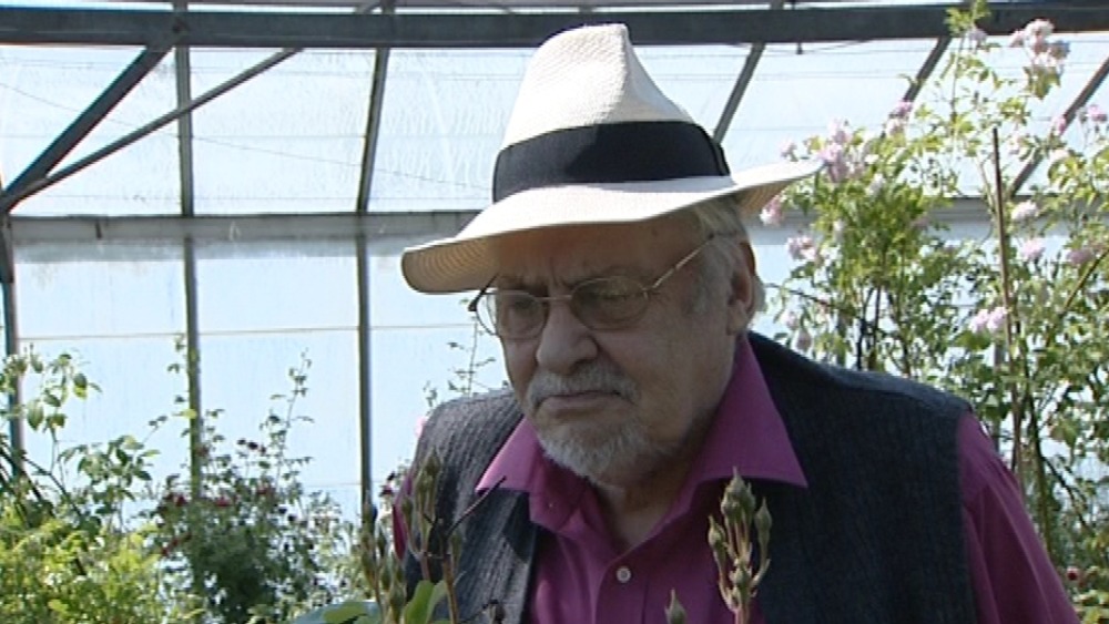 Rose grower dies | ITV News Anglia