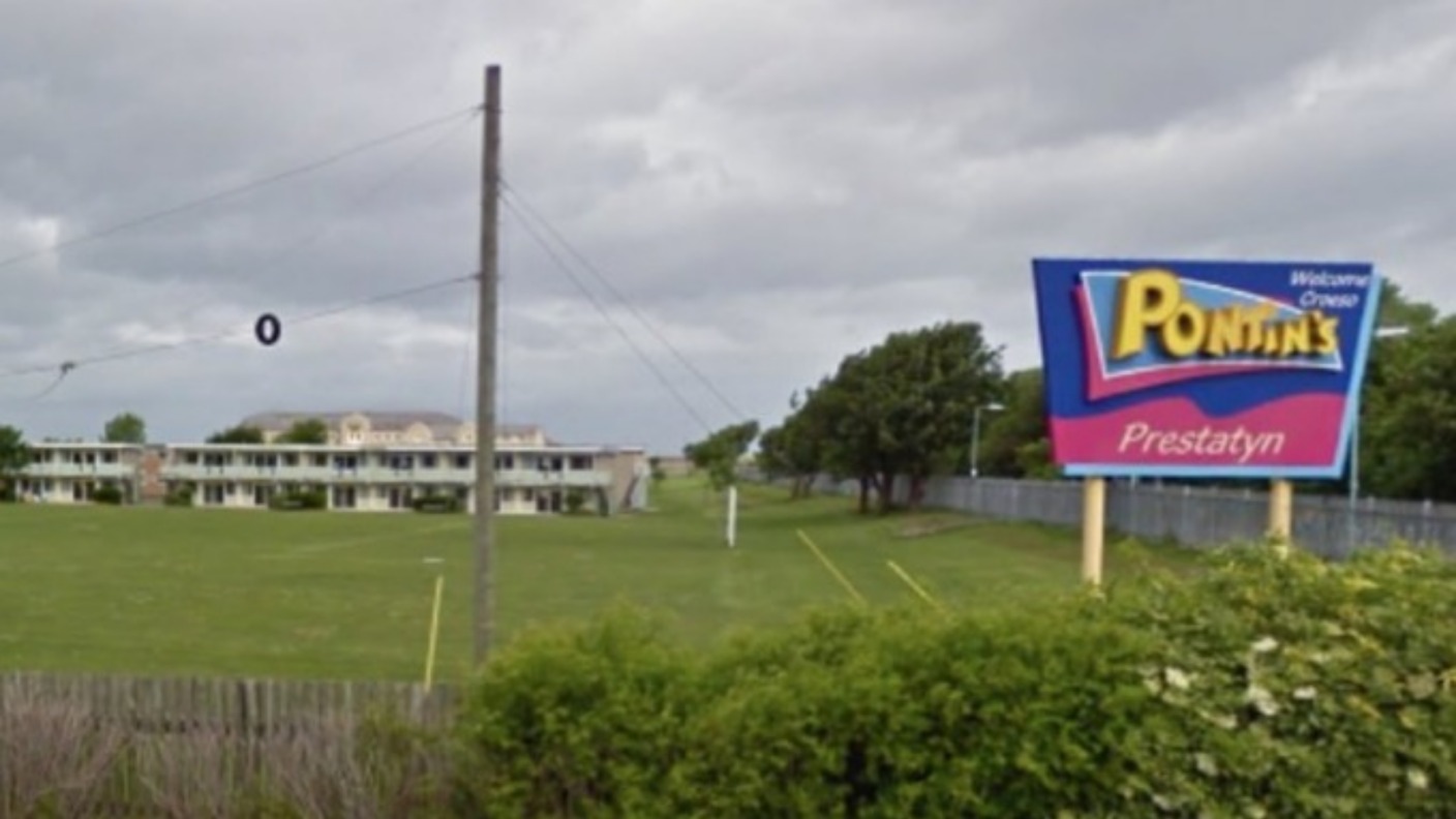 Pontins Prestatyn swimming pool closed by council following inspection ...