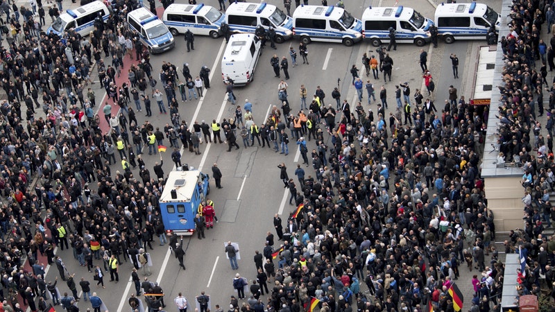 Chemnitz protesters urged to shun neo-Nazis | ITV News