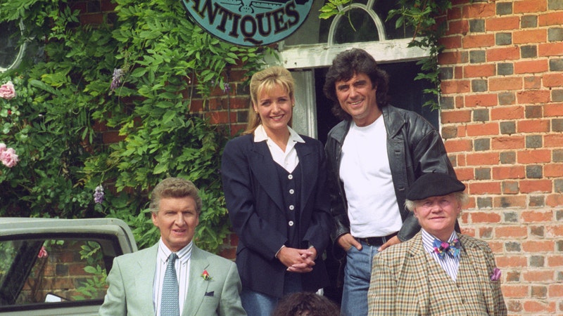 Lovejoy star Dudley Sutton dies of cancer aged 85 | ITV News