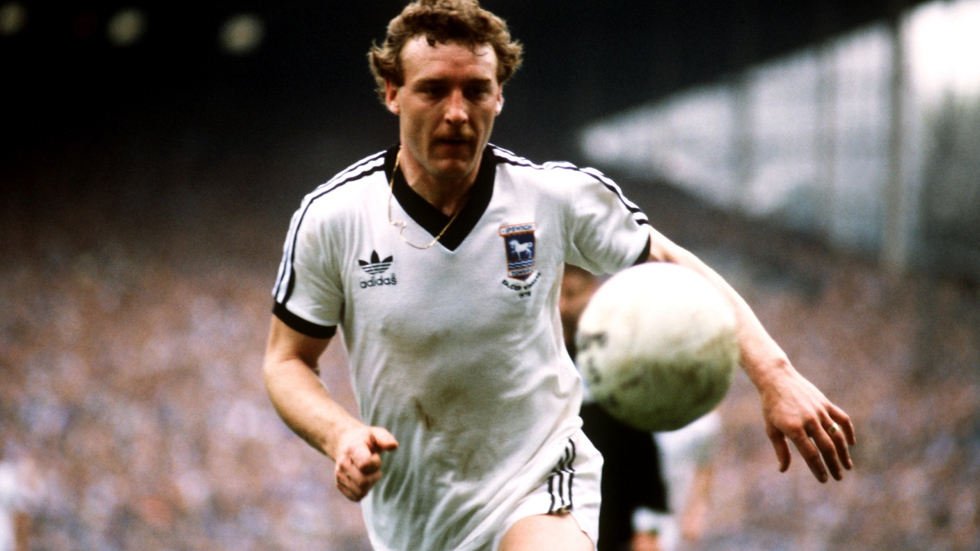 Match-day tribute to Carlisle-born football legend | ITV News Border