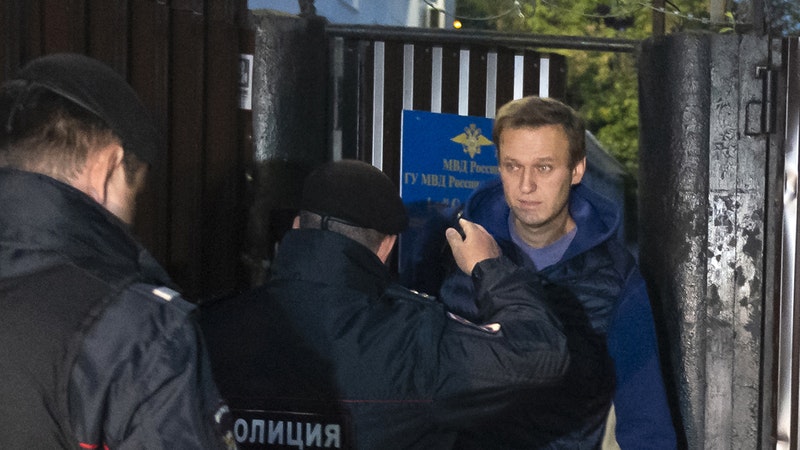 Russian opposition leader Alexei Navalny detained moments after release ...