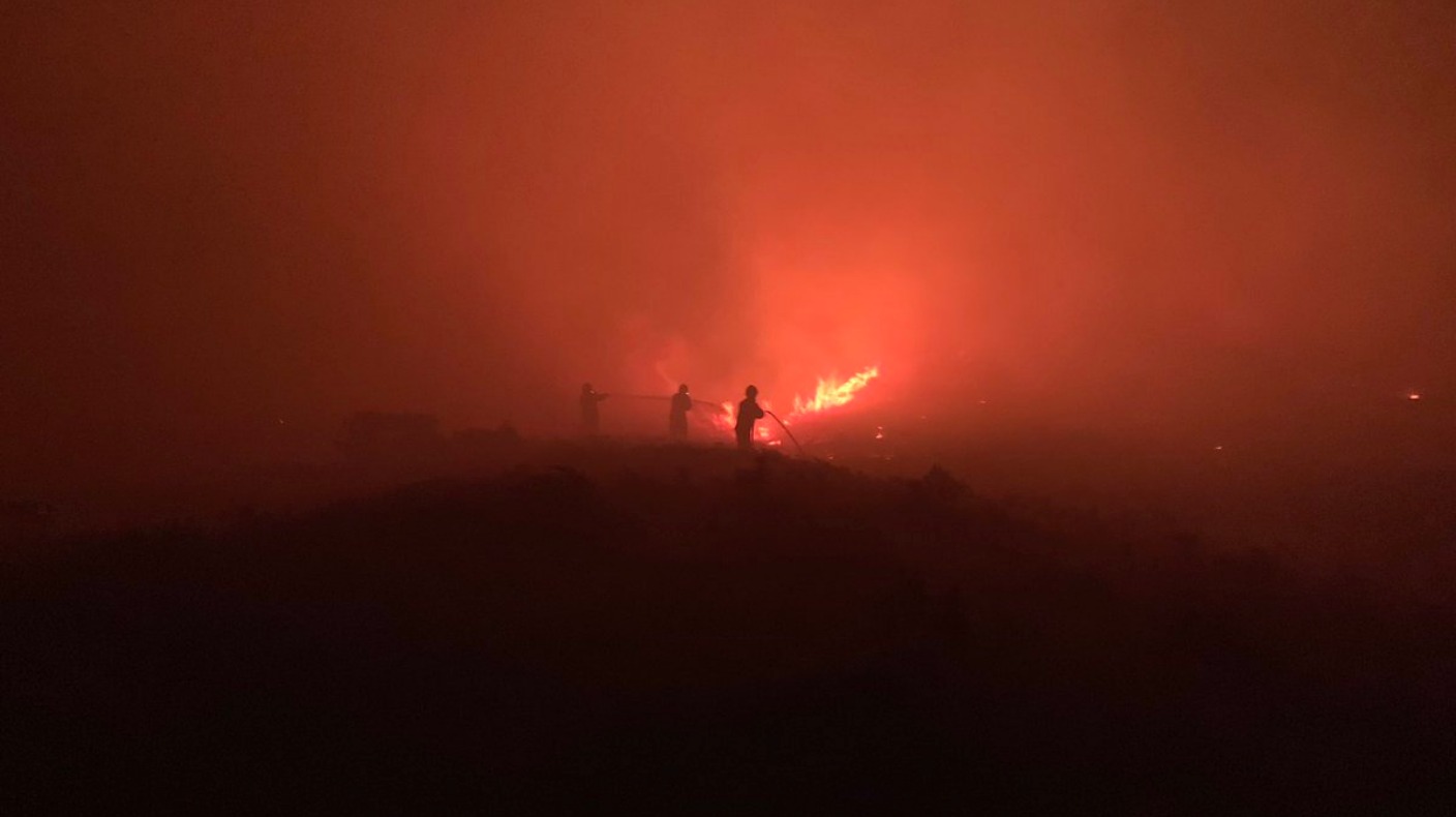 Firefighters tackle heath fire in Dorset | ITV News Meridian