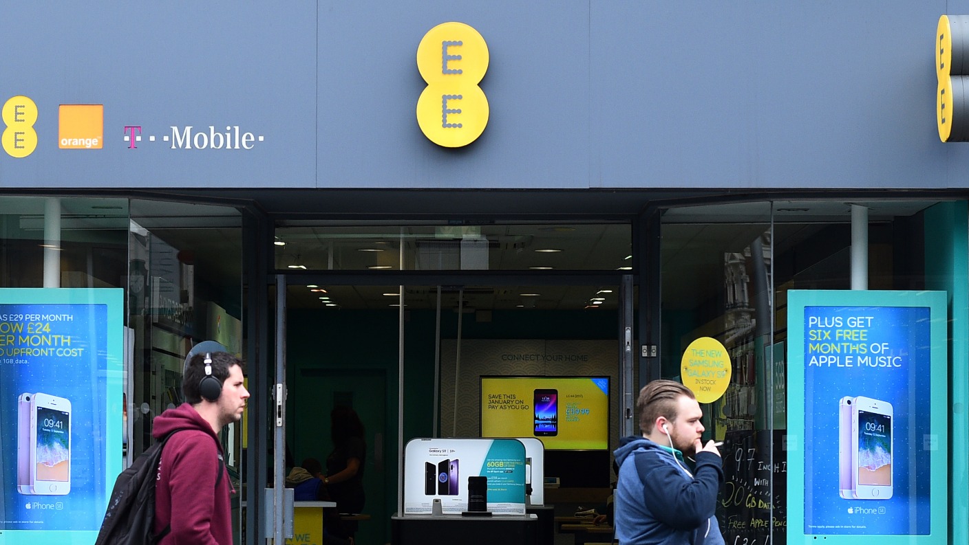 EE to launch 5G connectivity across 16 UK cities | ITV News