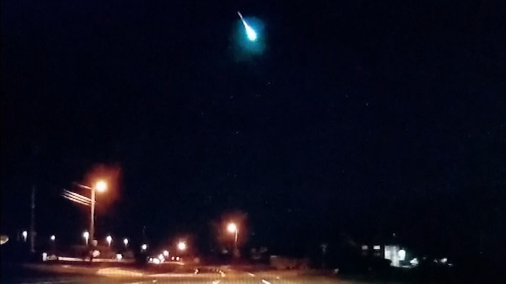 Fireball lights up Texas night sky | ITV News