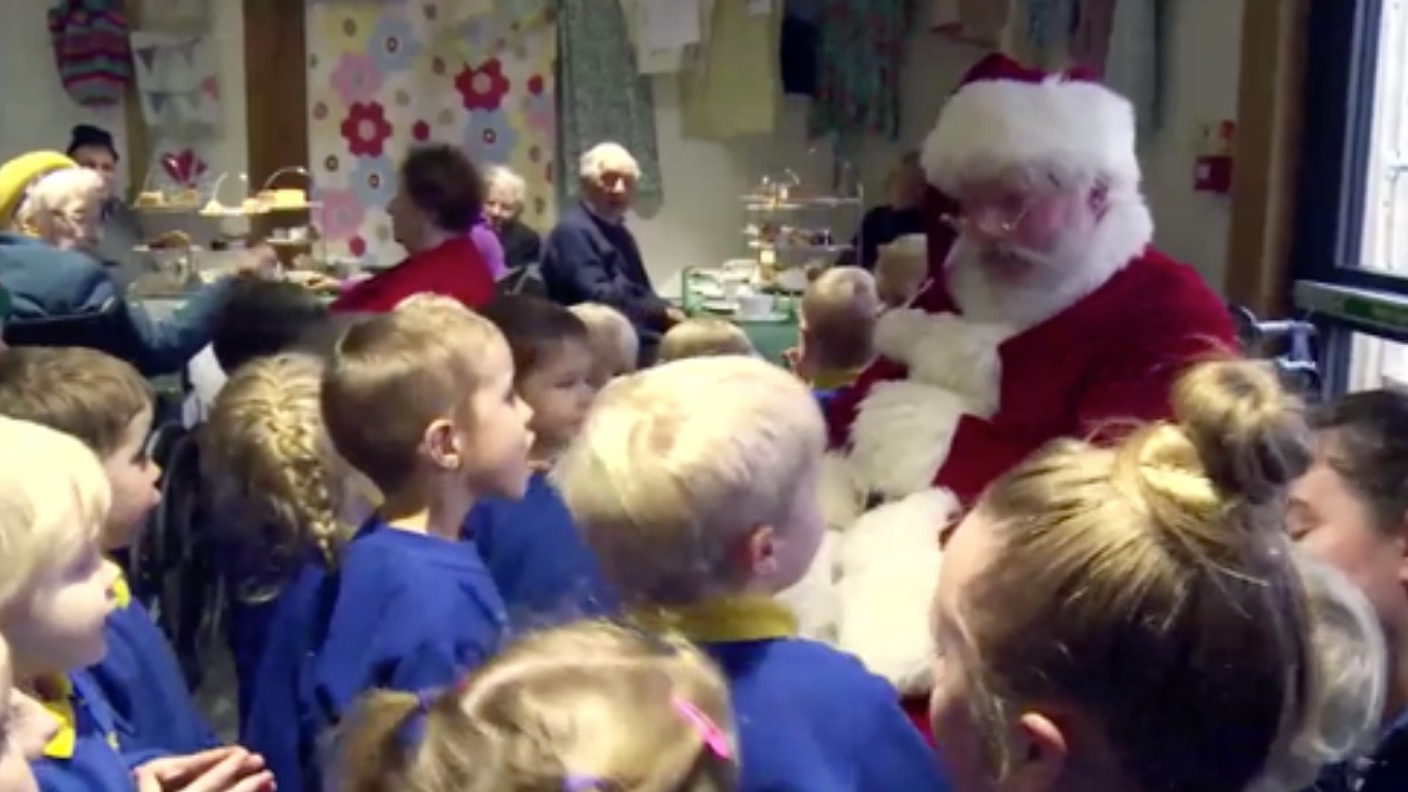 Young and old enjoy meeting Father Christmas | ITV News Meridian