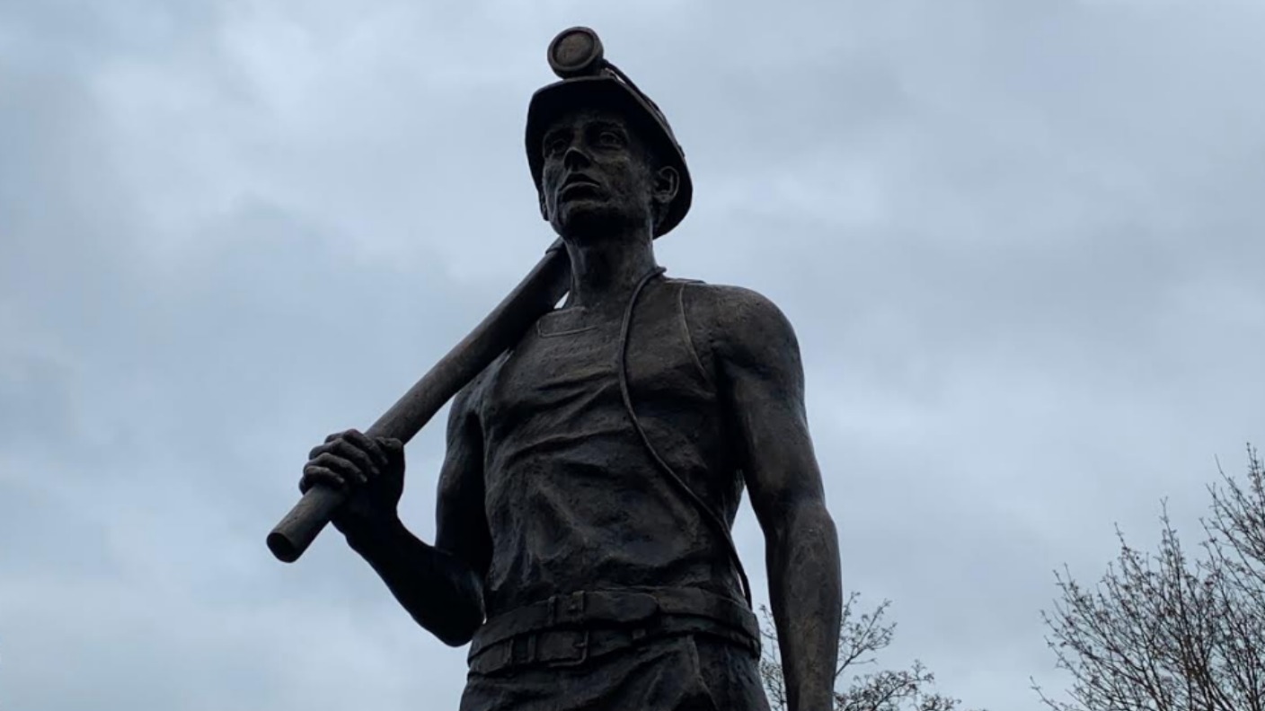 Hundreds turn out for unveiling of coal miner statue | ITV News Central