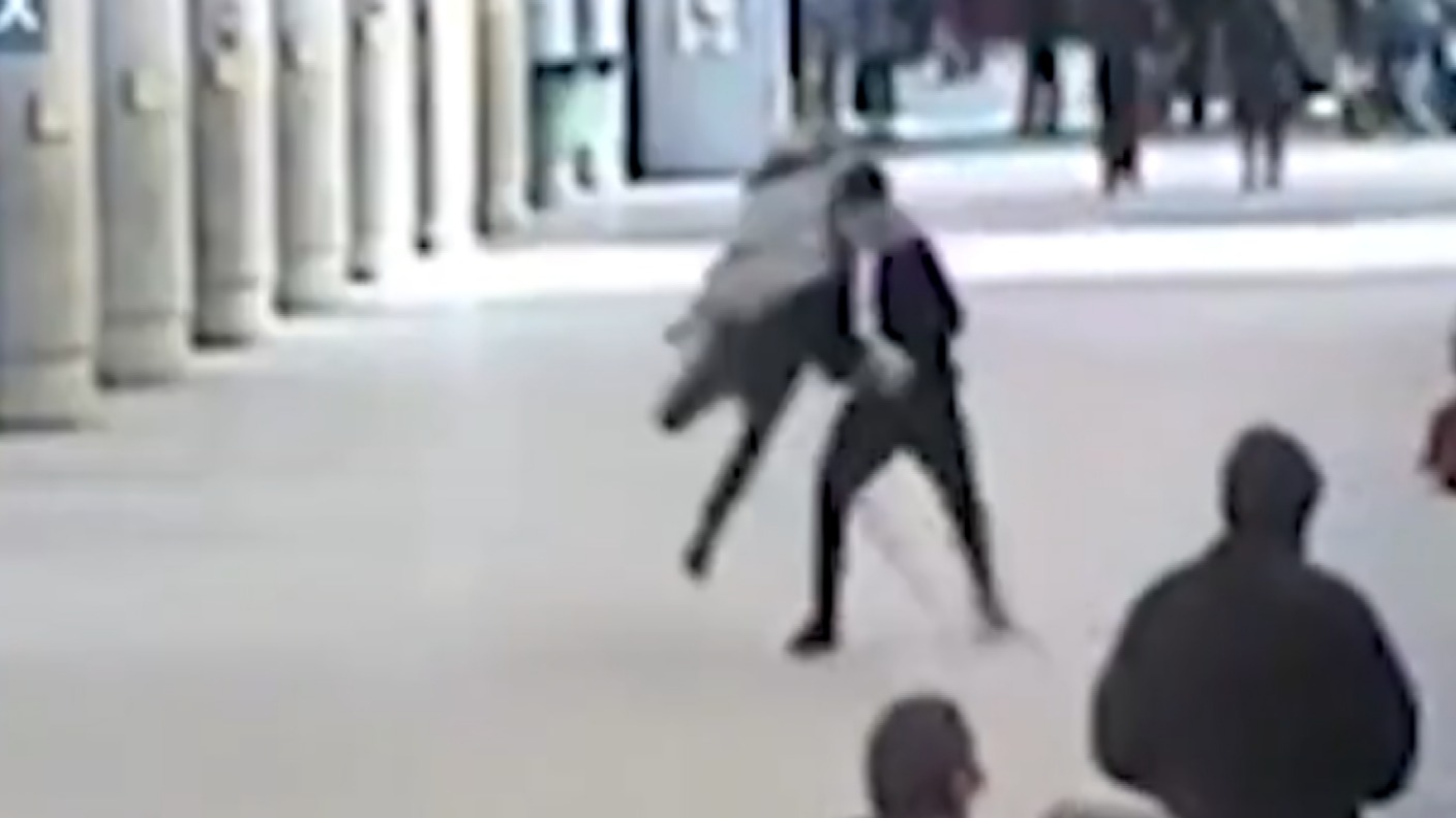Charity box thief tripped up by brave passerby | ITV News