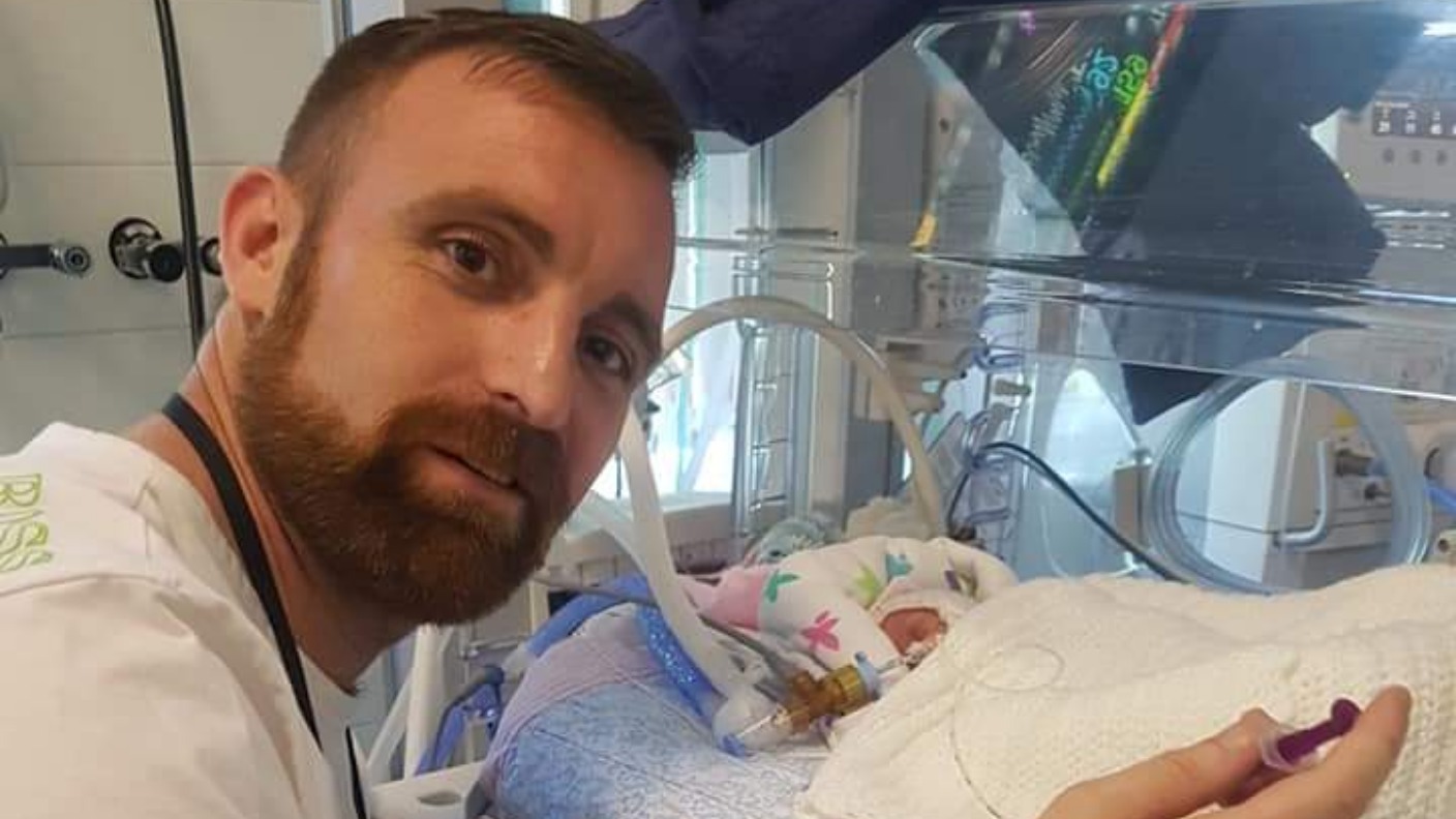 Baby born the size of a chocolate bar at 22 weeks is home for Christmas ...
