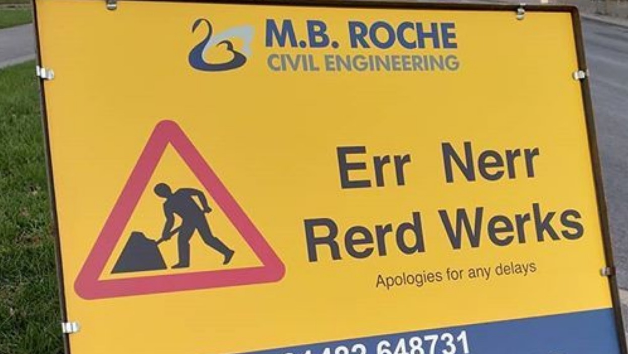 'Rerd Werks' sign in Yorkshire accent brings smiles to drivers and ...