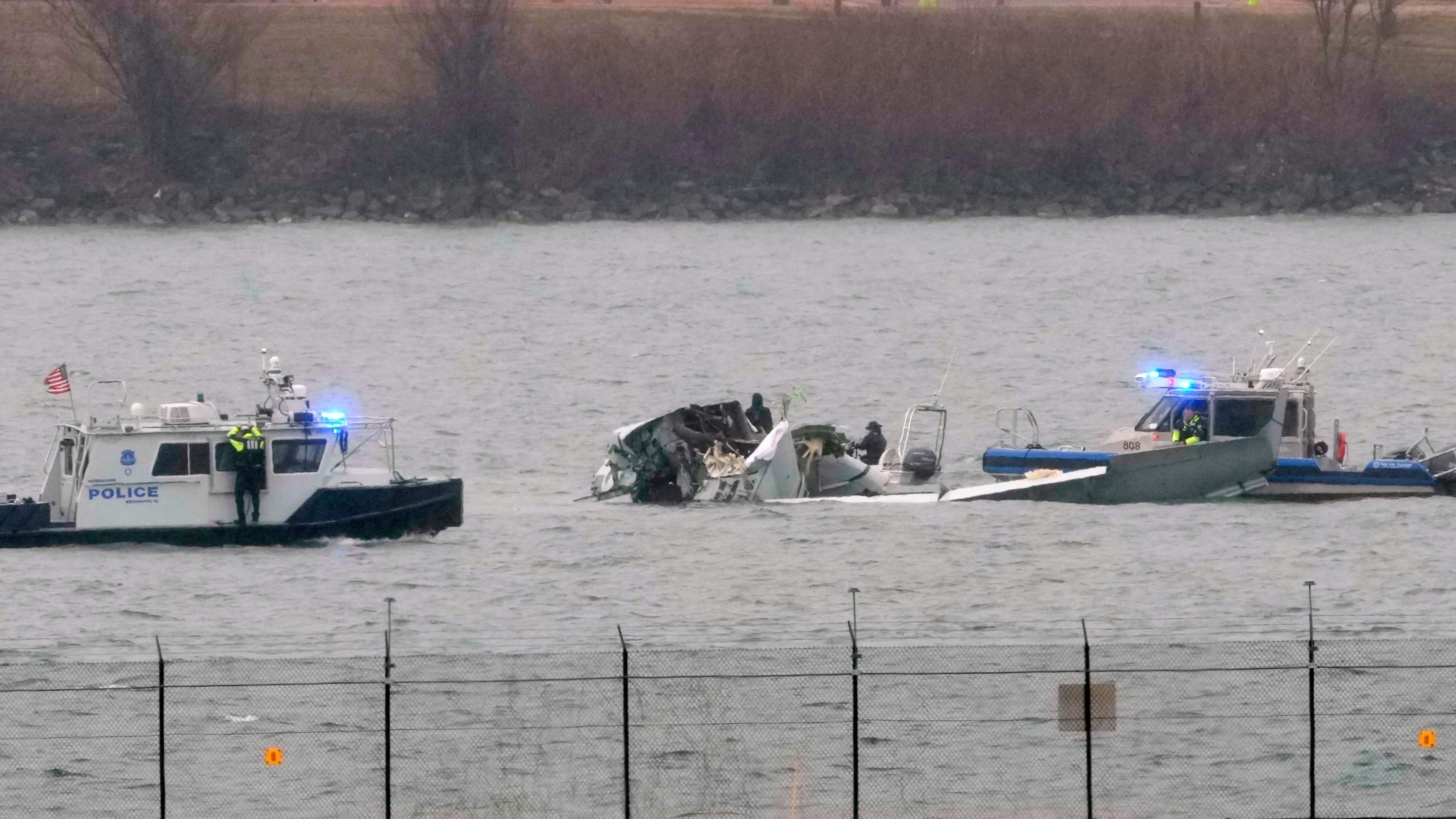 Washington DC plane crash: Helicopter black box recovered as salvage ...
