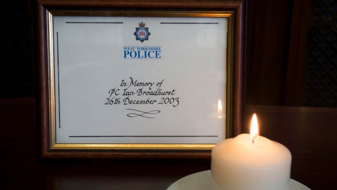 Remembrance for PC Ian Broadhurst shot dead 15 years ago | ITV News ...