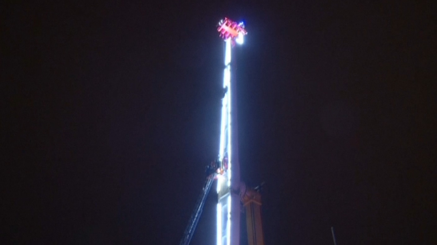 Revellers see in 2019 stuck 170 feet in the air on broken fairground ...
