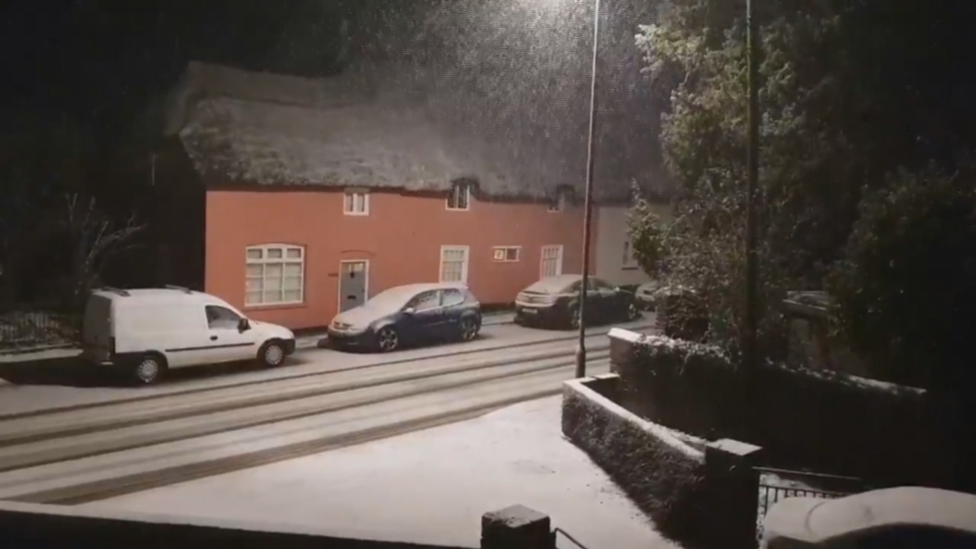 Weather warning issued as more snow expected | ITV News Meridian