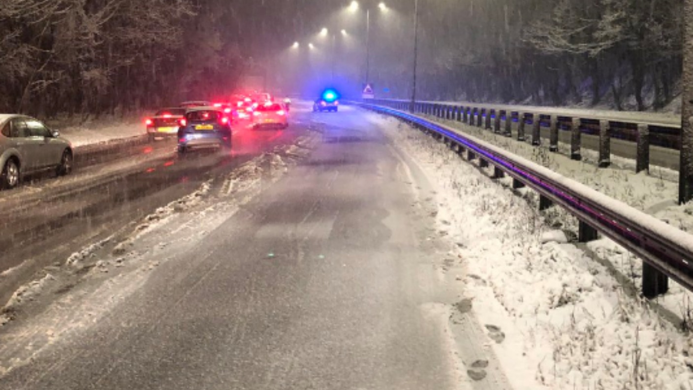 Kent drivers stuck in jams after more snow | ITV News Meridian