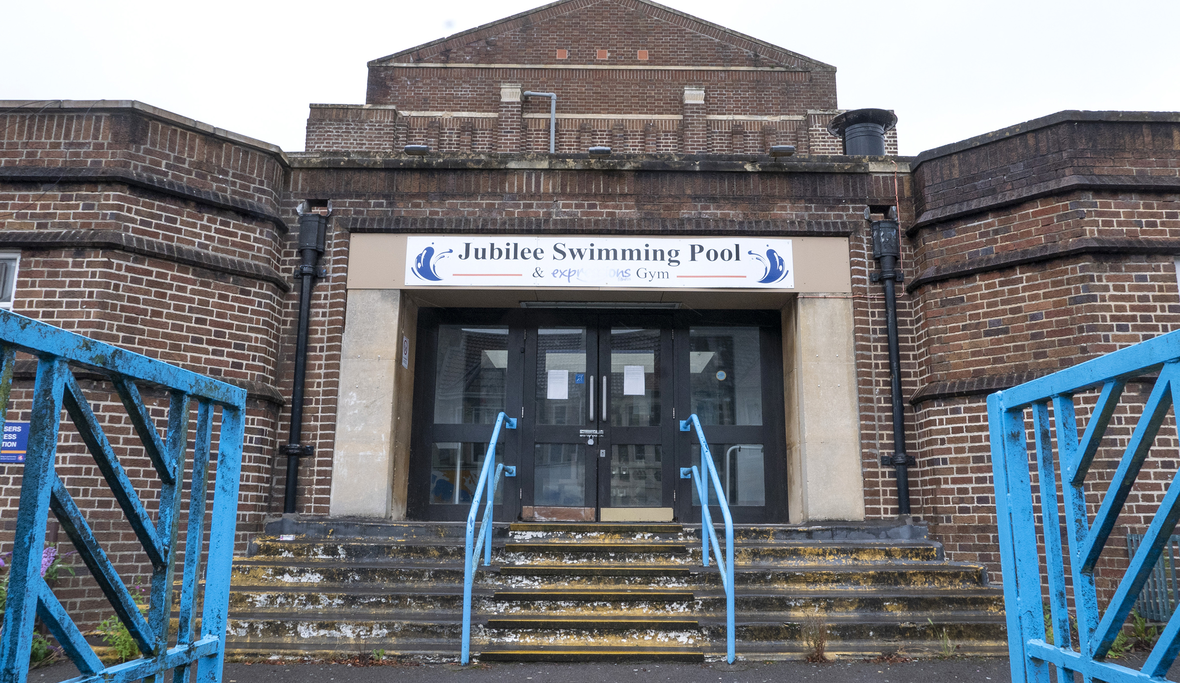 Under-threat Bristol swimming pool to reopen after lockdown | ITV News ...