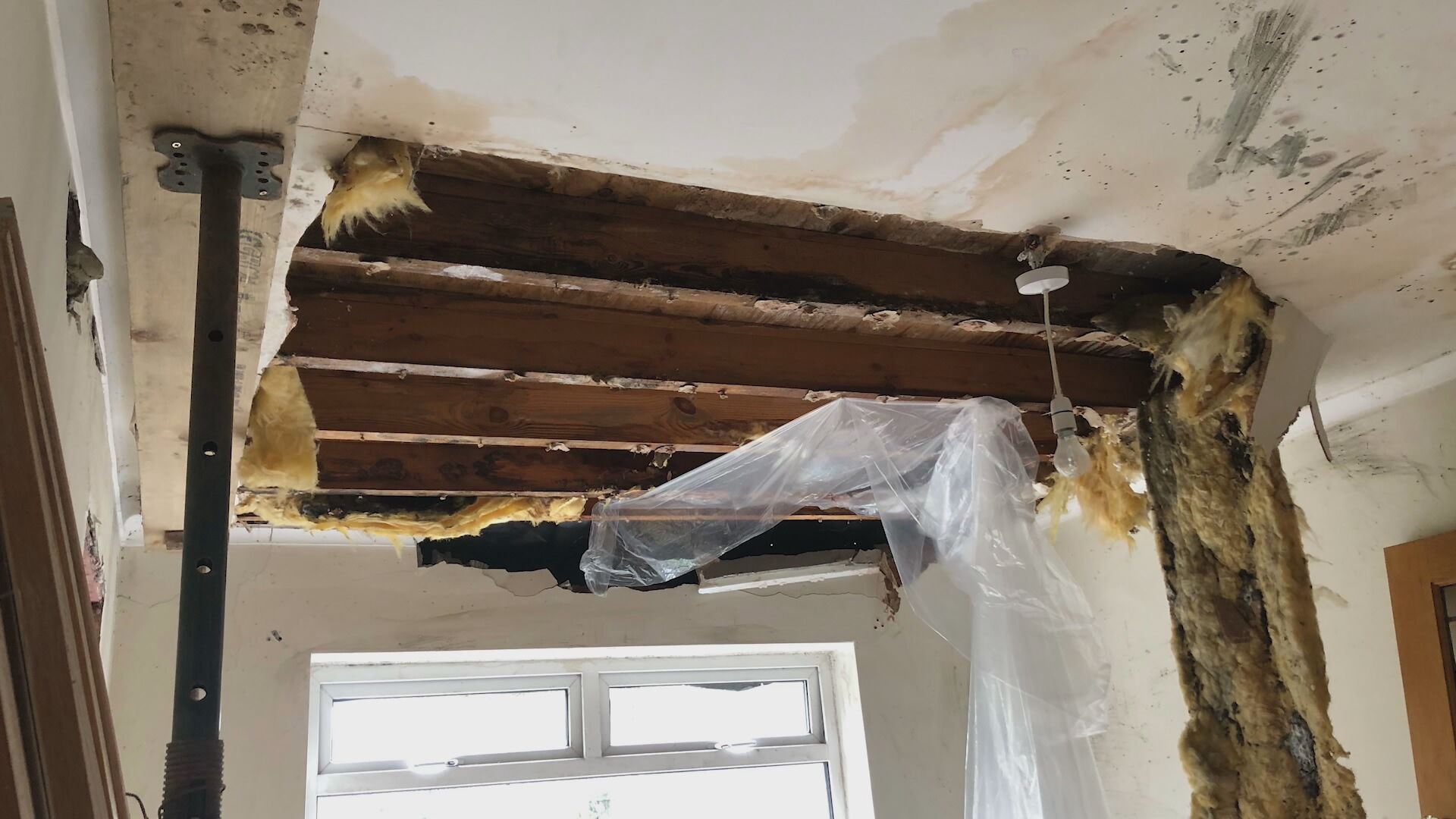 Swindon woman conned out of £75,000 by rogue builder who left her with ...